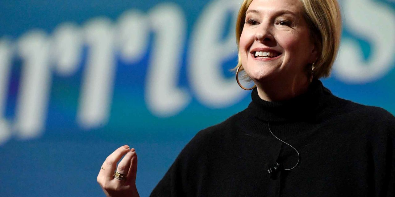 Brené Brown kehottaa selättämään häpeän - Talentia-lehti